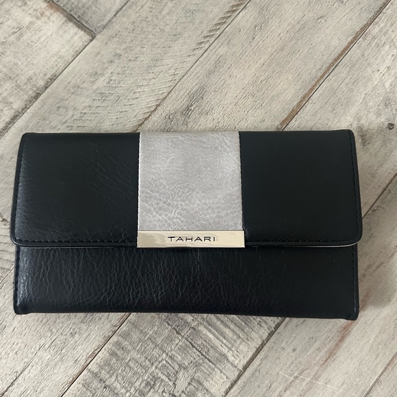 Tahari | Bags | Tahari Wallet | Poshmark